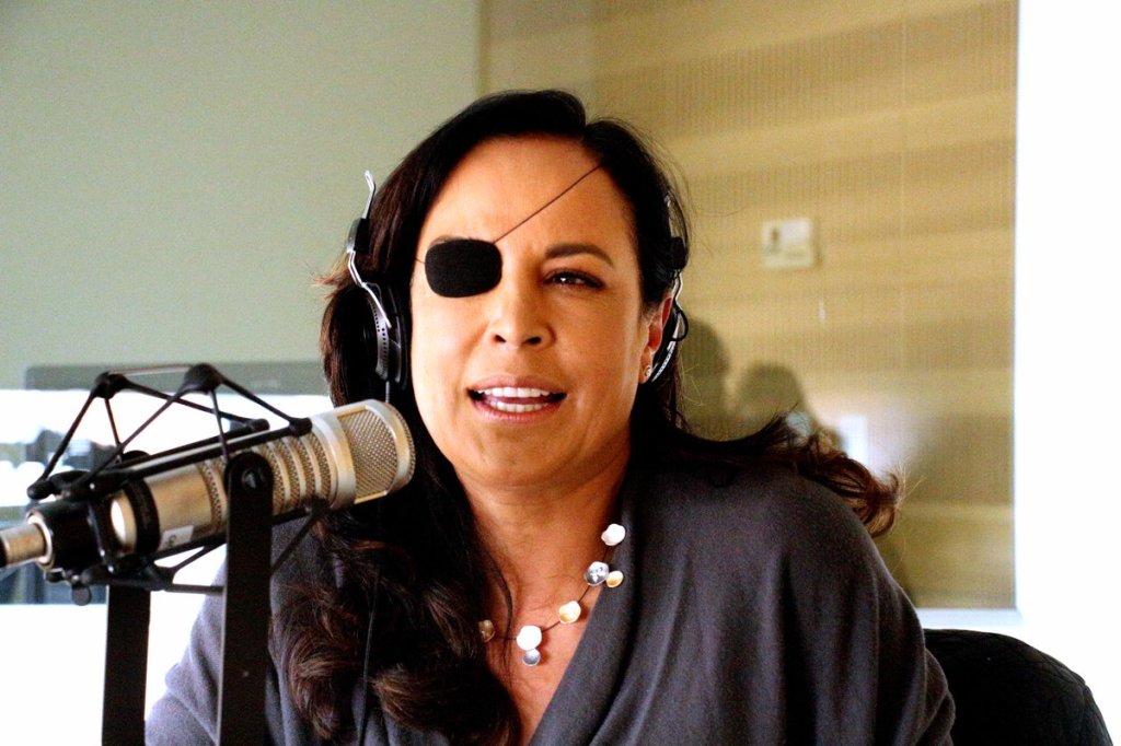 ADRIANA ESLAVA, COMPARTE SUS VIVENCIAS DE VIDA EN UN LIBRO